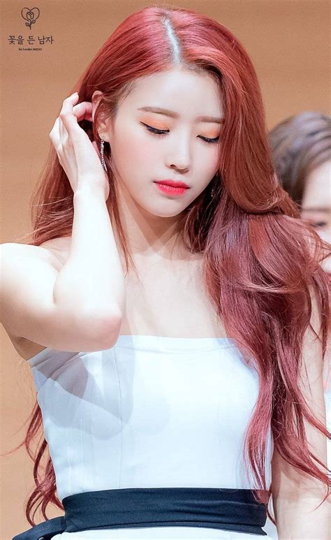 흰 미니 드레스에 길쭉길쭉한 러블리즈 미주 인스티즈 instiz 이슈 카테고리