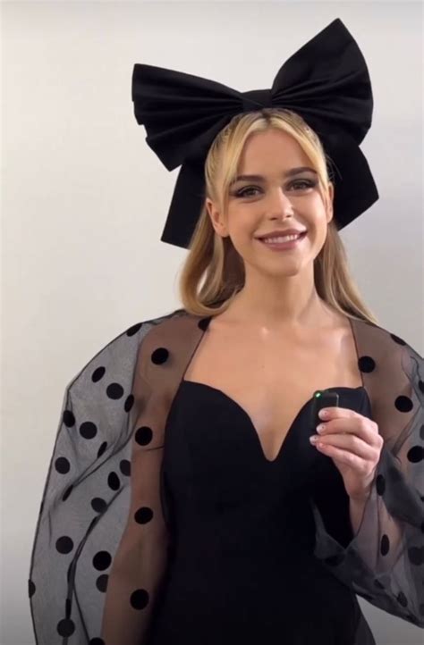 Pin De Roger Bharat Em Kiernan Shipka