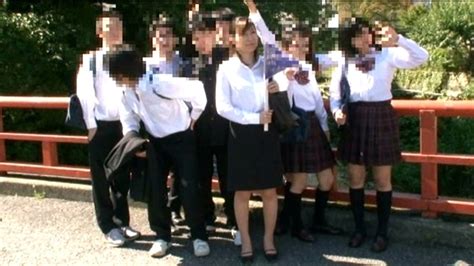 修学旅行の引率中に、おしっこが我慢できなくなって野ションしてしまう女教師3名はこちらです。