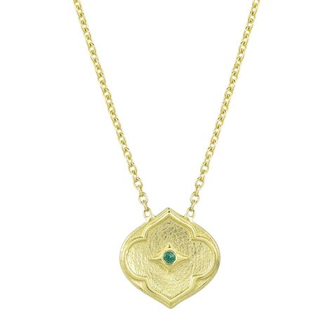 Emerald Pendant Necklace In 18kt Gold Legend Amrapali