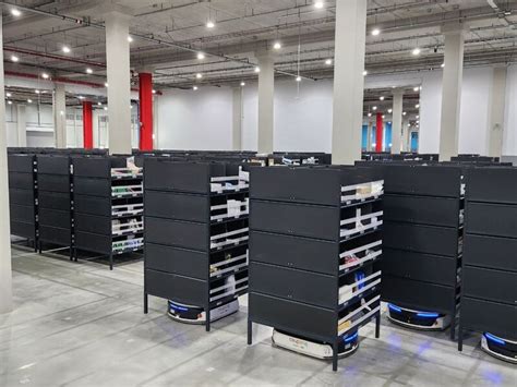 [현장] ‘로봇 직원 무장한 쿠팡 대구센터…제주까지 로켓배송