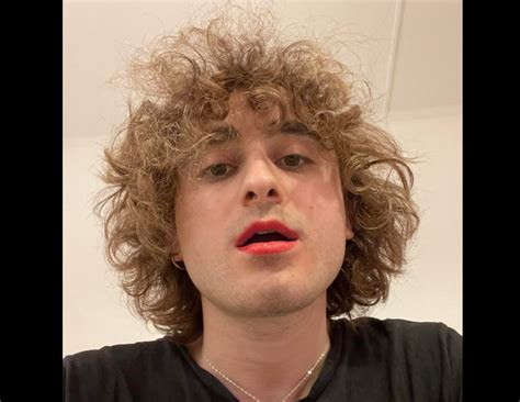 საქართველოდან გაქცეულმა გეიმ დედა მატრონას ხატის მომლოცველებს დასცინა Marshalpress