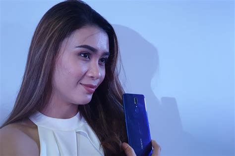 Foto Harga Rp 3 999 000 Begini Penampilan Oppo F11