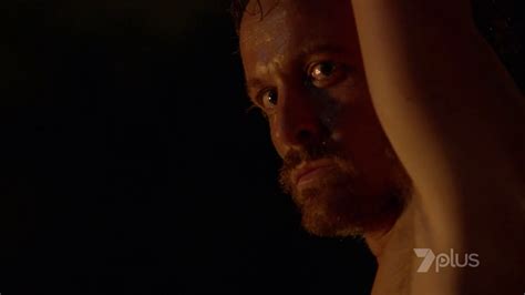 Auscaps David Lyons Shirtless In Revolution 2 11 Mis Dos Padres