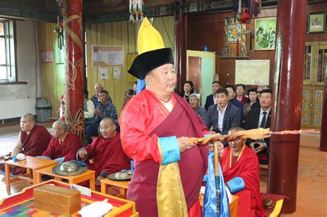 Улс төрийн хэлмэгдэгсдийн дурсгалыг хүндэтгэх өдөр буяны ном хуруулж байна