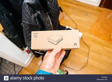 Installing Fibre Optic Internet Hi Res Stock Photography And Images Alamy