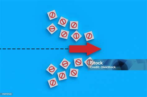 제한의 개념 규칙을 무시합니다 금지 사항 극복 금수 조치 위반 불법 행위 위험한 길 빨간색 화살표와 금지 표시가 있는 버튼 3d 렌더 3차원 형태에 대한 스톡 사진 및 기타