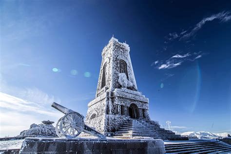 БЪЛГАРИН Ще ви представя нещо сладко вкусно и много красиво 🎂 🎂 🎂 Извезаната с шевици торта