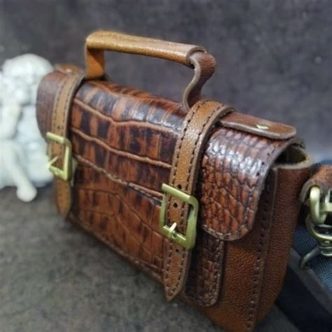 خرید و قیمت کیف دخترانه چرم طبیعی دست دوز از غرفه گالری چرم و قلم مهتاب