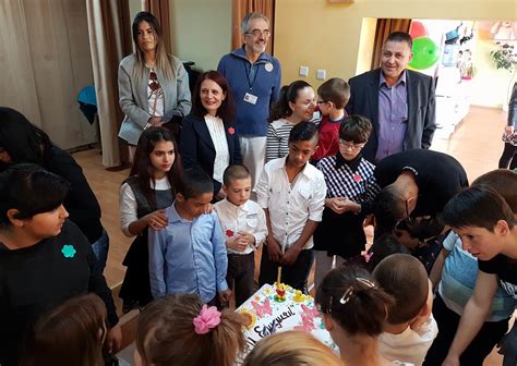 Д р Валентин Василев и заместниците му бяха гости на 14 тия рожден ден на ЦСРИ „Емилиян“