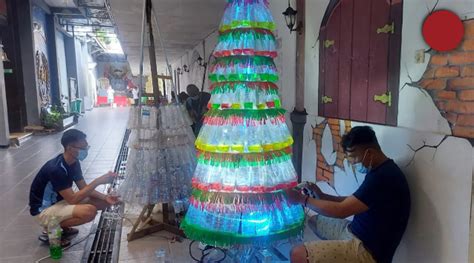 Cara Membuat Pohon Natal Dari Barang Bekas Pakai Bekas Botol Air Mineral Aja
