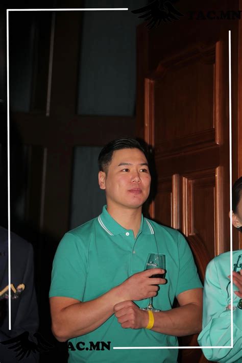 Гоонь эрийн амьдралаасаа уйддаггүй жүжигчин Батушка манай дуранд ТАС МН