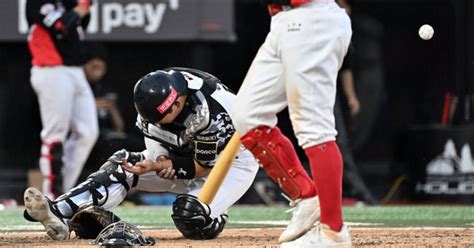 고통스러워하는 강백호 [사진]