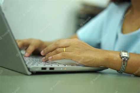 Premium Photo Asian Woman Analyzing Computer Work Plan