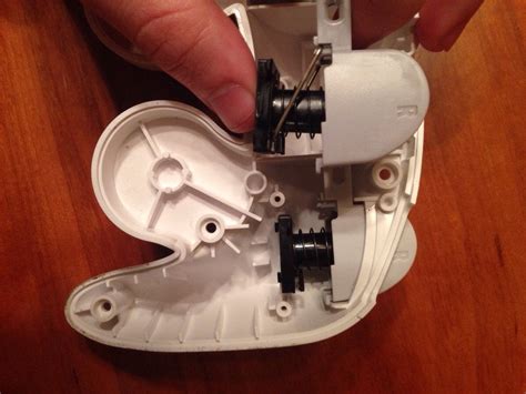 Explanation For The Faulty Triggers On Newer Gamecube Controllers This Piece Of Metal Guides Explanation For The Faulty Triggers On Newer Gamecube Controllers This Piece Of Metal Guides