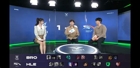 윤수빈 아나 오늘 의상 예쁘네요  Mlbpark