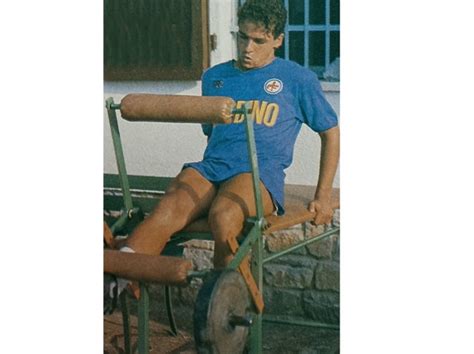 Roby Baggio Ancora In Viola Potenzia I Muscoli I Ritiri Anni 80 Delle Squadre Di Calcio