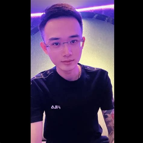 楊永崢 Yong 506 • Threads Say More