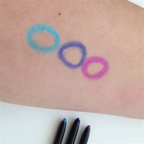 Avon Glimmerstick Bright Liners | British Beauty Blogger