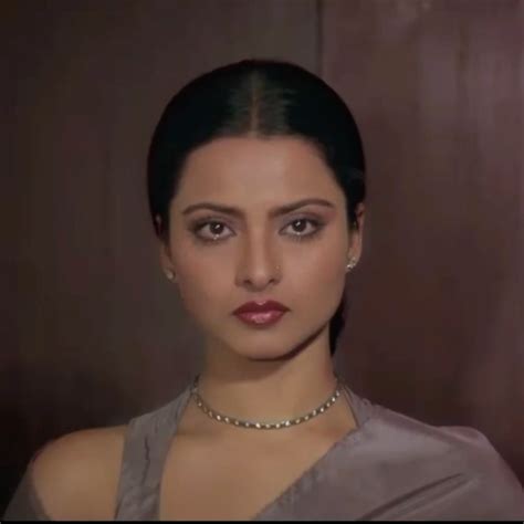 Pin By Meghna Mehta On Rekha Bollywood Makeup Rekha Actress Vintage