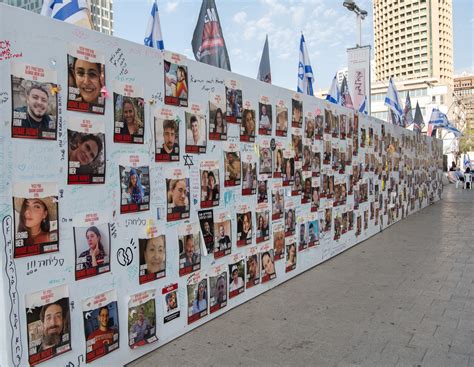 Des Survivants Du Kibboutz Nir Oz