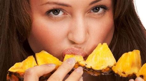 చలికాలంలో పైనాపిల్ తింటున్నారా అయితే ఆగండి Eating Pineapple In