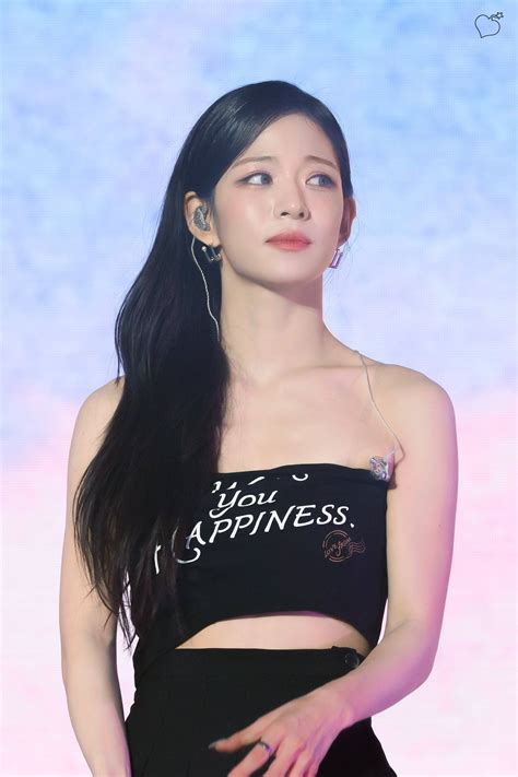 첫 단독콘서트에서 관객석으로 마이크 던진 아이돌 Feat 프로미스나인 이채영 인스티즈 Instiz 인티포털 카테고리