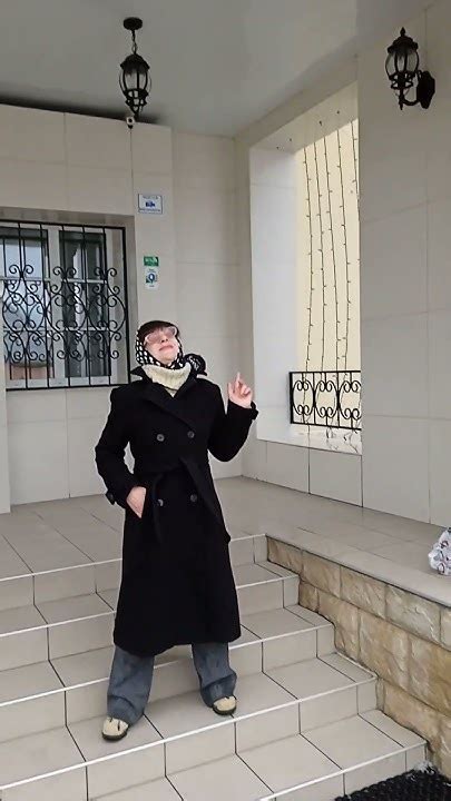 Вот стою у ресторана.... 🥂😃🍟🍔🍧🍷🥂🍷... Замуж поздно☹️, сдохнуть рано!!! 🤣 ...