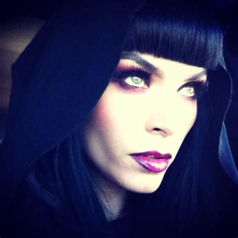 Reneeruin Com Who S That Girl Sara Isabelle