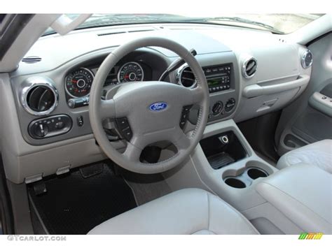 Medium Flint Grey Interior 2005 Ford Expedition Xlt 4x4 Photo 53116364