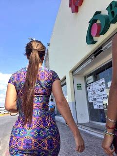 Hermosa Señora Con Vestido Entallado Y Sexis Curvas Mujeres Bellas En