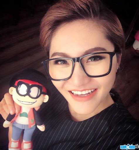 Ca sĩ Vicky Nhung