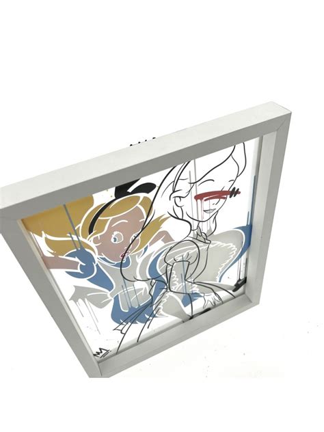 Opake Lwi Alice In Wonderland Glass Art