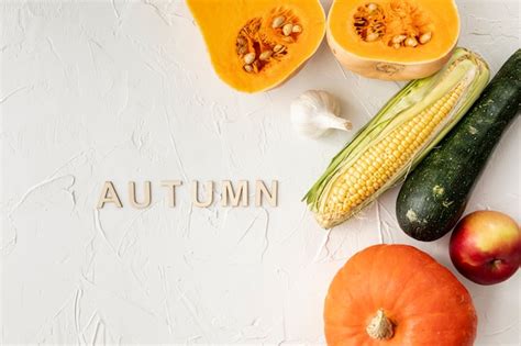 흰색 배경에 오색 과일과 야채 무료 사진