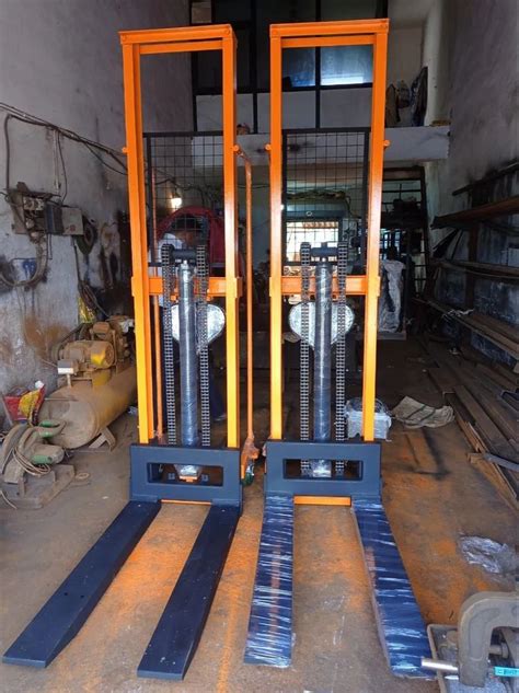 Longitudinal Stacker Electric Pallet Stackers For Chemical Production At Rs 135000 In Rangareddy