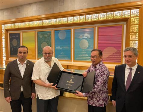 A Journey Through Islamic Art And Alif Lam Ra Contemporary Muslim