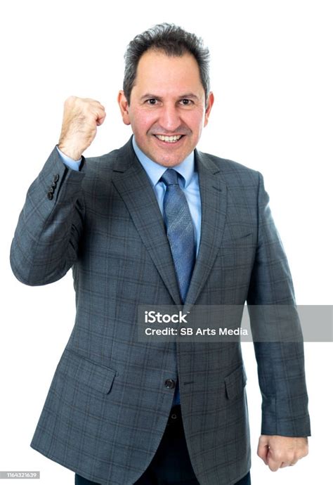 중년 성숙한 사업가의 절반 길이 초상화 서 서 서 성공적인 고용 기업가 리더십 및 비즈니스 생활 작업 개념에 성공 흰색에 격리 경영자에 대한 스톡 사진 및 기타 이미지