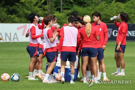 여자 축구 대표팀 무더위 속 훈련 연합뉴스
