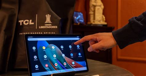 Tcl 가리키는 가젯 기기 기술 데모 데모 룸 동상 디스플레이 디지털 기기 디지털 태블릿 디지털 통신
