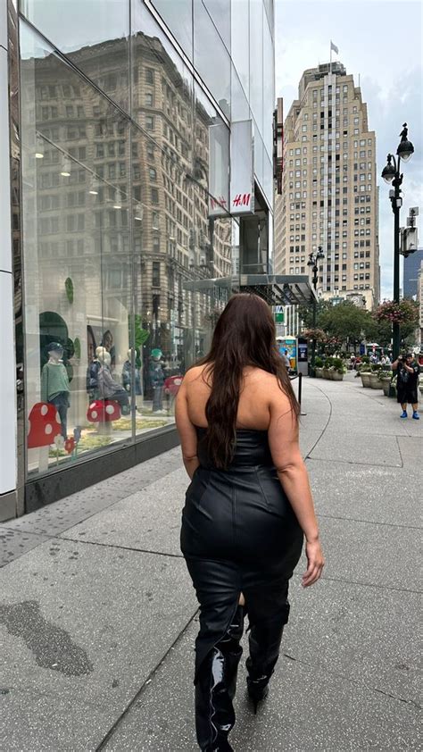 Worlds Sexiest Woman Ashley Graham Flaunts Her Famous Curves In Tight