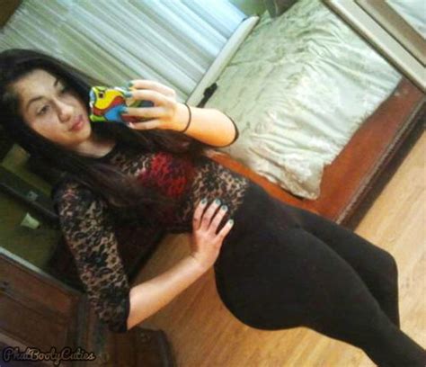 Slim Chick With A Phat Ass Oojewelzoo