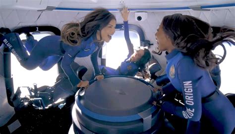 Inside The All Female Blue Origin Flight See Katy Perry Lauren Sánchez And More In Space