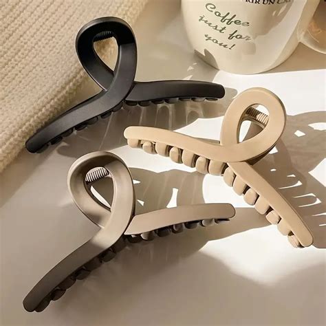 Muju Hair Claw Clips With Elegant Looped Design