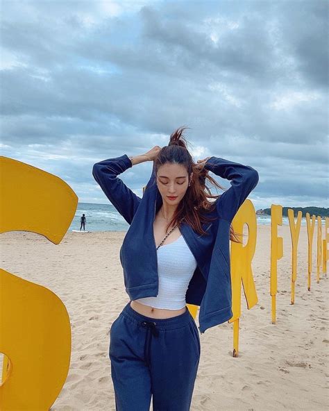 짜증대마녀 Korean blogger on Instagram 내 최애 여행룩 쿠치셋업 아주 여행갈때마다 꼭 챙겨가는 아이템이에요 심지어 란딩끝나고 갈아입는옷도