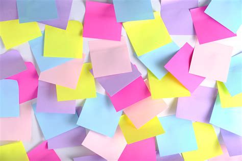 밝고 여러 가지 색상의 추상적 인 배경은 노트를위한 자체 접착 용지를 만들었습니다 배경 주제에 대한 스톡 사진 및 기타 이미지 배경 주제 접착식 메모지 사무실