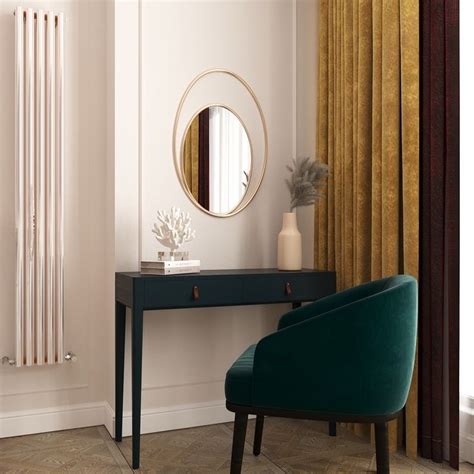 Туалетный столик консоль с зеркалом и мягкое велюровое кресло респектабельного и загадочного