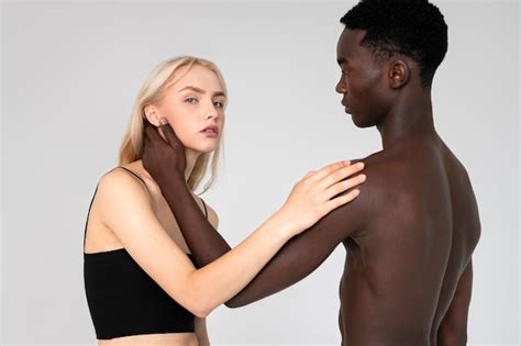 Free Photo Side View Man And Woman Posing Together