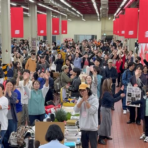 서울 퍼블리셔스 테이블 서울 퍼블리셔스 테이블 2024 공식 포스터를 공개합니다 공식 포스터는 부착이 가능한 공간을 운영하는 분들에게 보내드리겠습니다 프로필