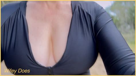 Wifey Public Cleavage Flashing 20 Nude Pics XHamster