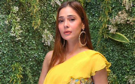 Sara Khan Viral Video दिल्ली इवेंट में बदसलूकी